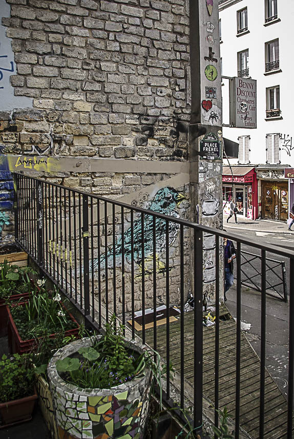 La place Fréhel à Belleville, carrefour du street art - Autour de Paris ...